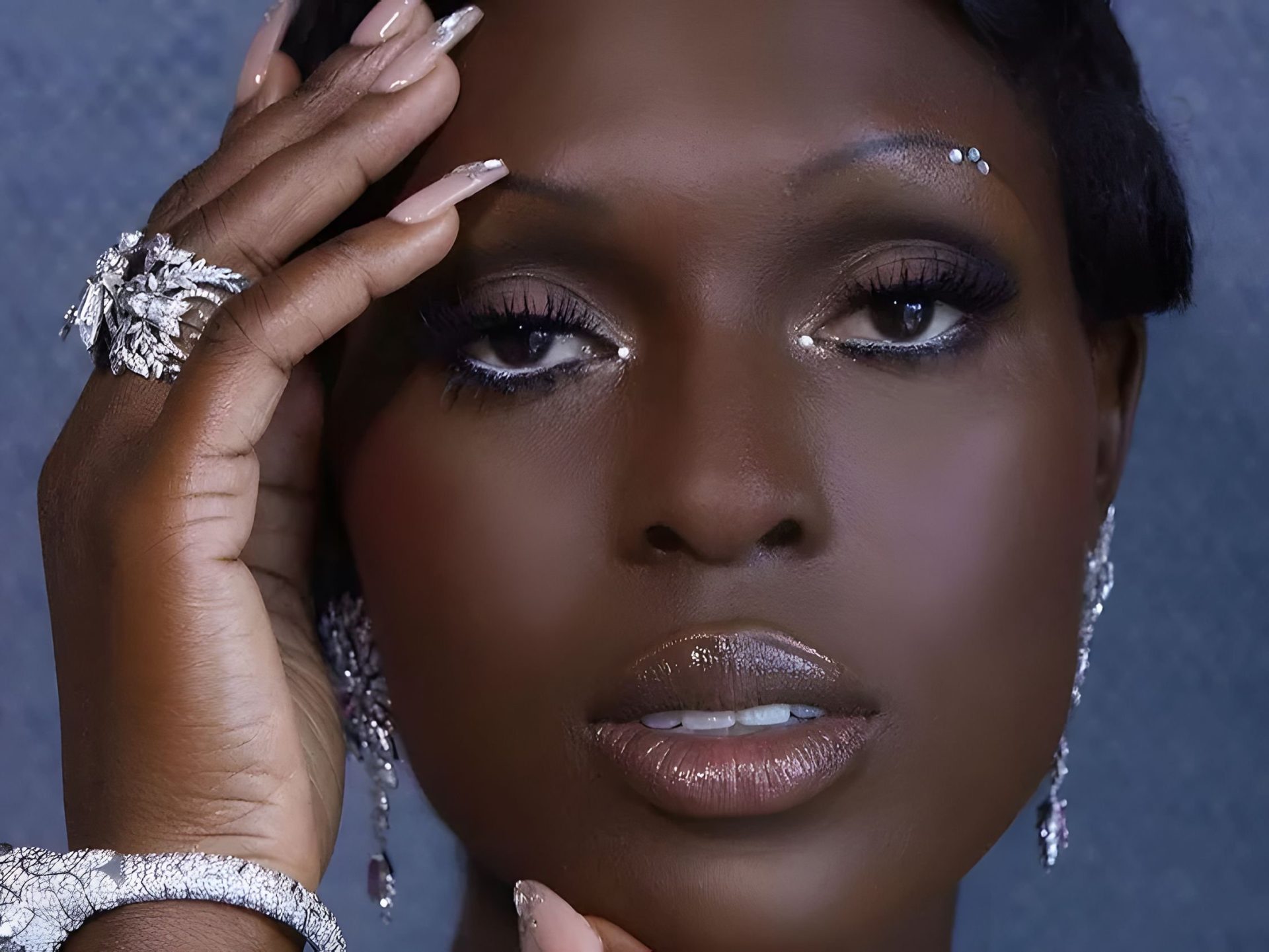 The Revival of Thin '90s Brows: Expert Insights on Their Modern Appeal ...